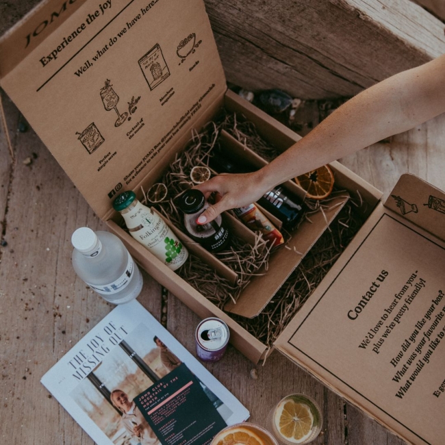 Alcohol-Free Gin Box With Snacks by JOMO Club | Wine, Non-Alcoholic ...
